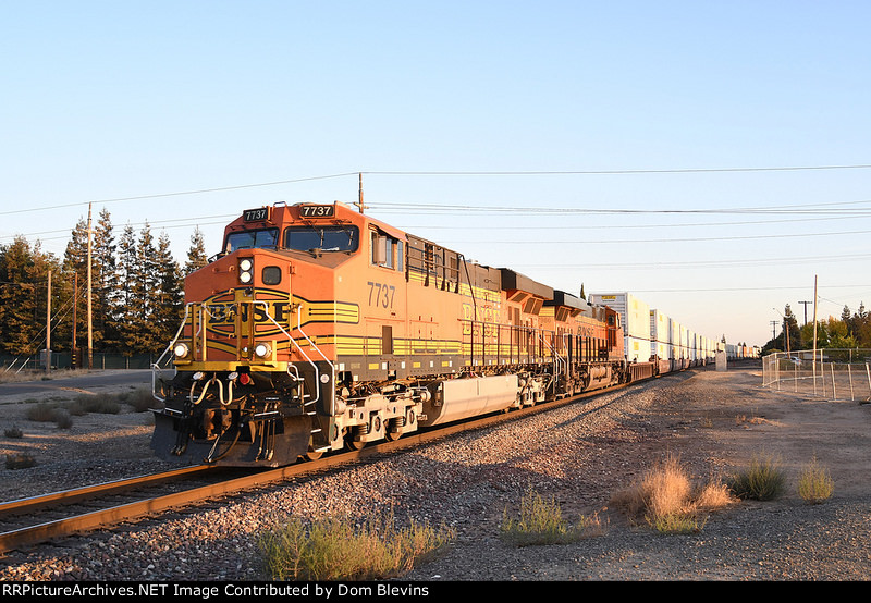 BNSF 7737